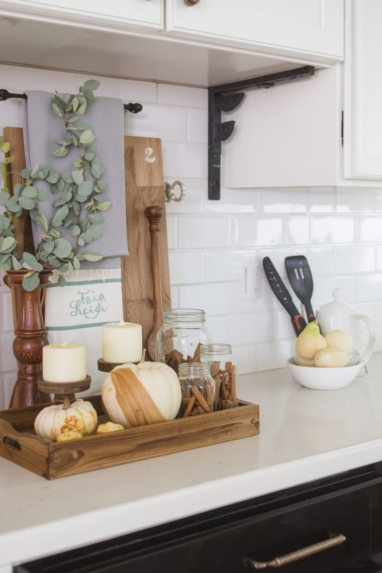 8 Farmhouse Fall Decor Ideas for a Cozy Autumn Home